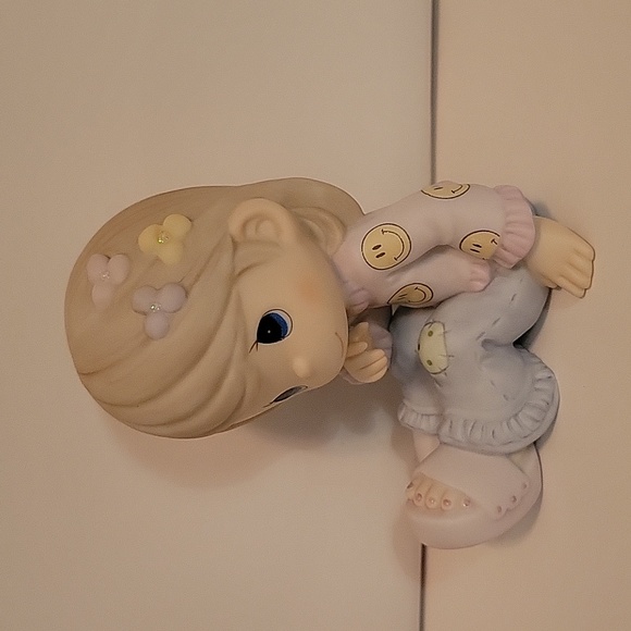 Precious Moments | Accents | Precious Moments Figurine Girl Wearing ...